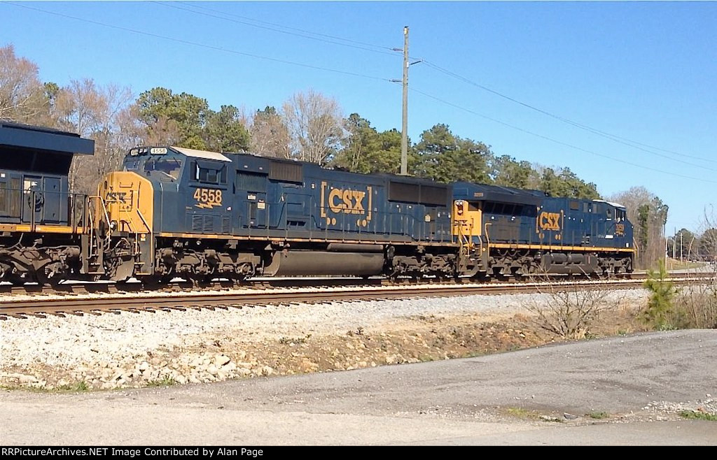 CSX ET44AH 3259, SD70AC 4558, and ES44AC-H 3152 run light